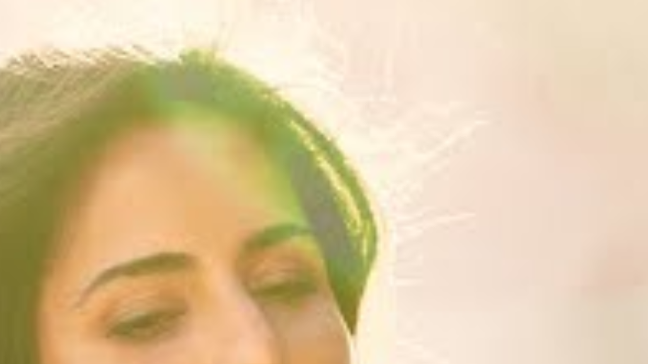 Hrithik Roshan's Ishq Jaisa Kuch Reminds Us Of Greek God's Romantic Songs