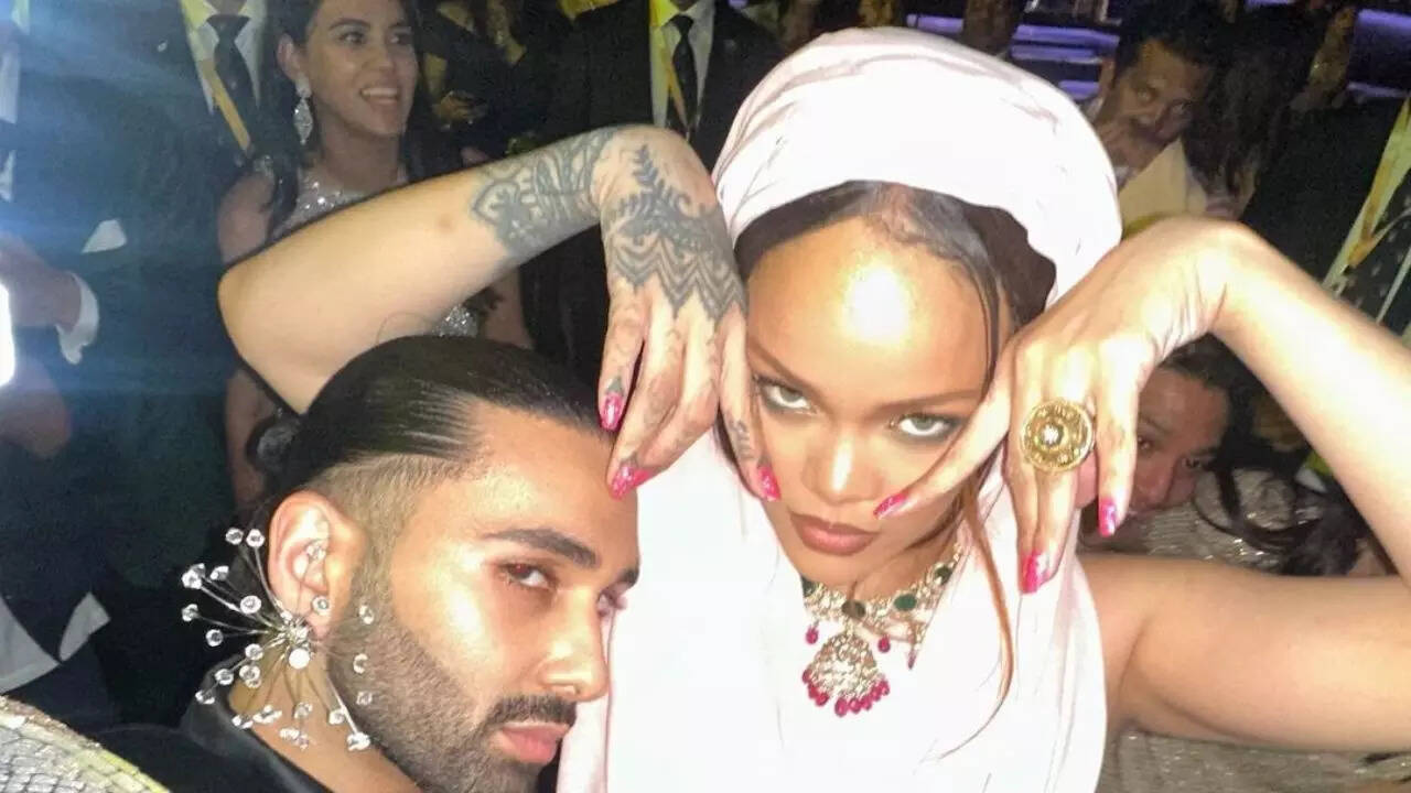 Orry's Crystal Earrings Gift To Rihanna Steal Spotlight, Don't Miss ...