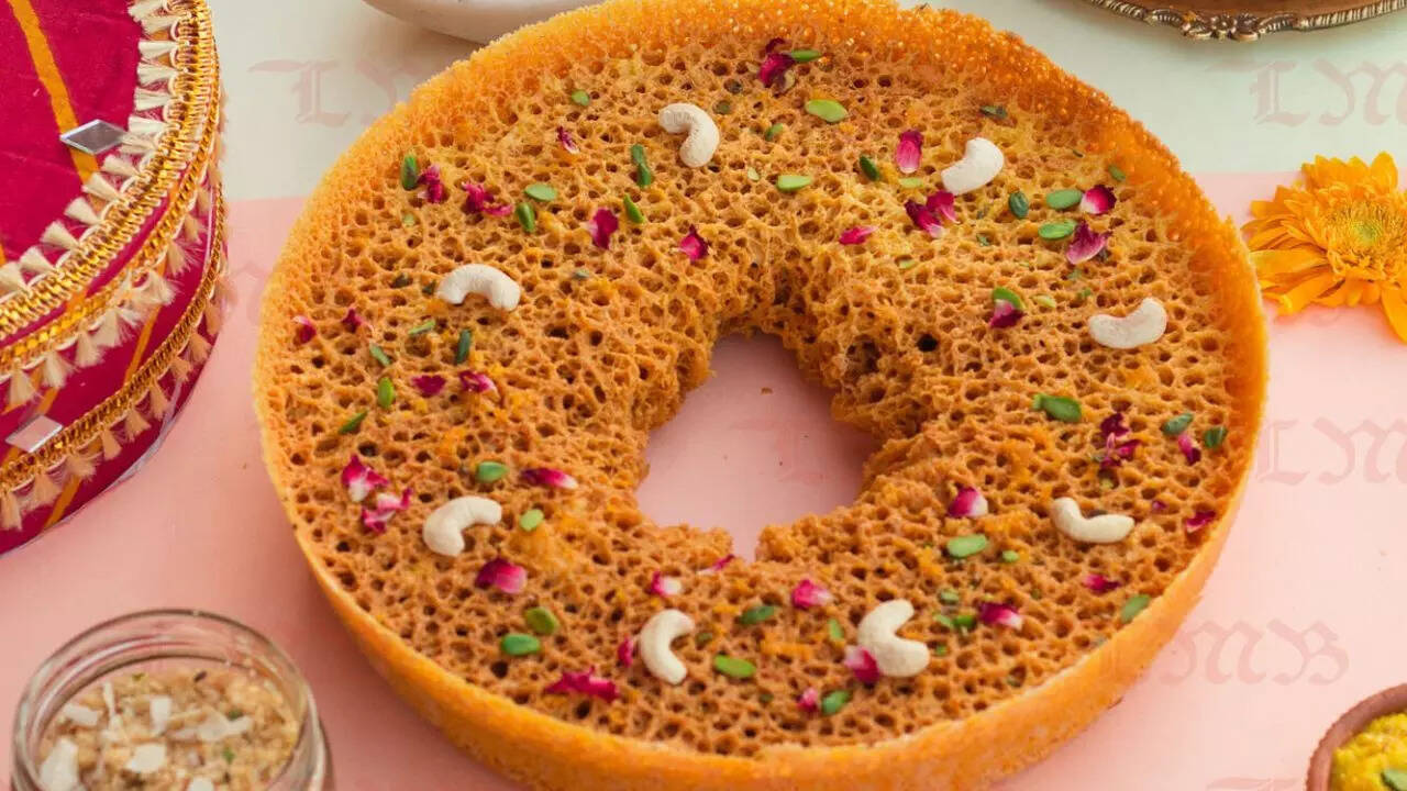 Lifestyle News, Gujiya, Thandai, Peda, Ghewar