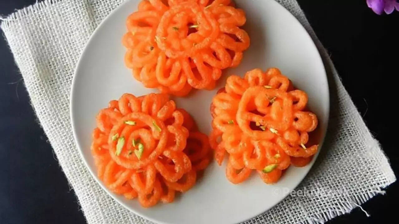 Lifestyle News, Gujiya, Thandai, Peda, Ghewar