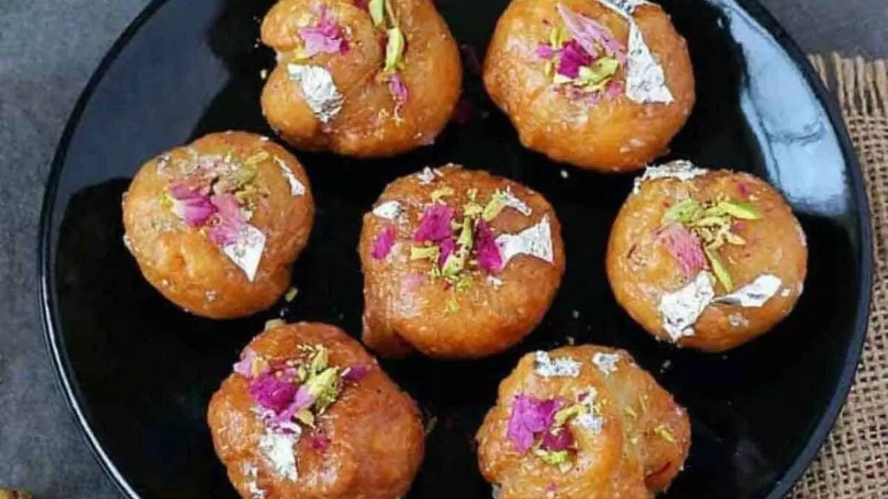 Lifestyle News, Gujiya, Thandai, Peda, Ghewar