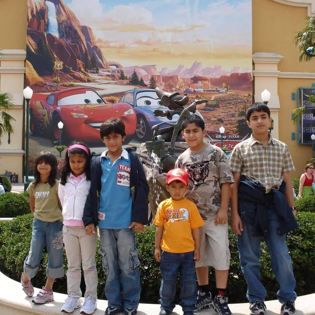 Aryan: Family photos of Aryan Khan with parents Shah Rukh and Gauri and ...