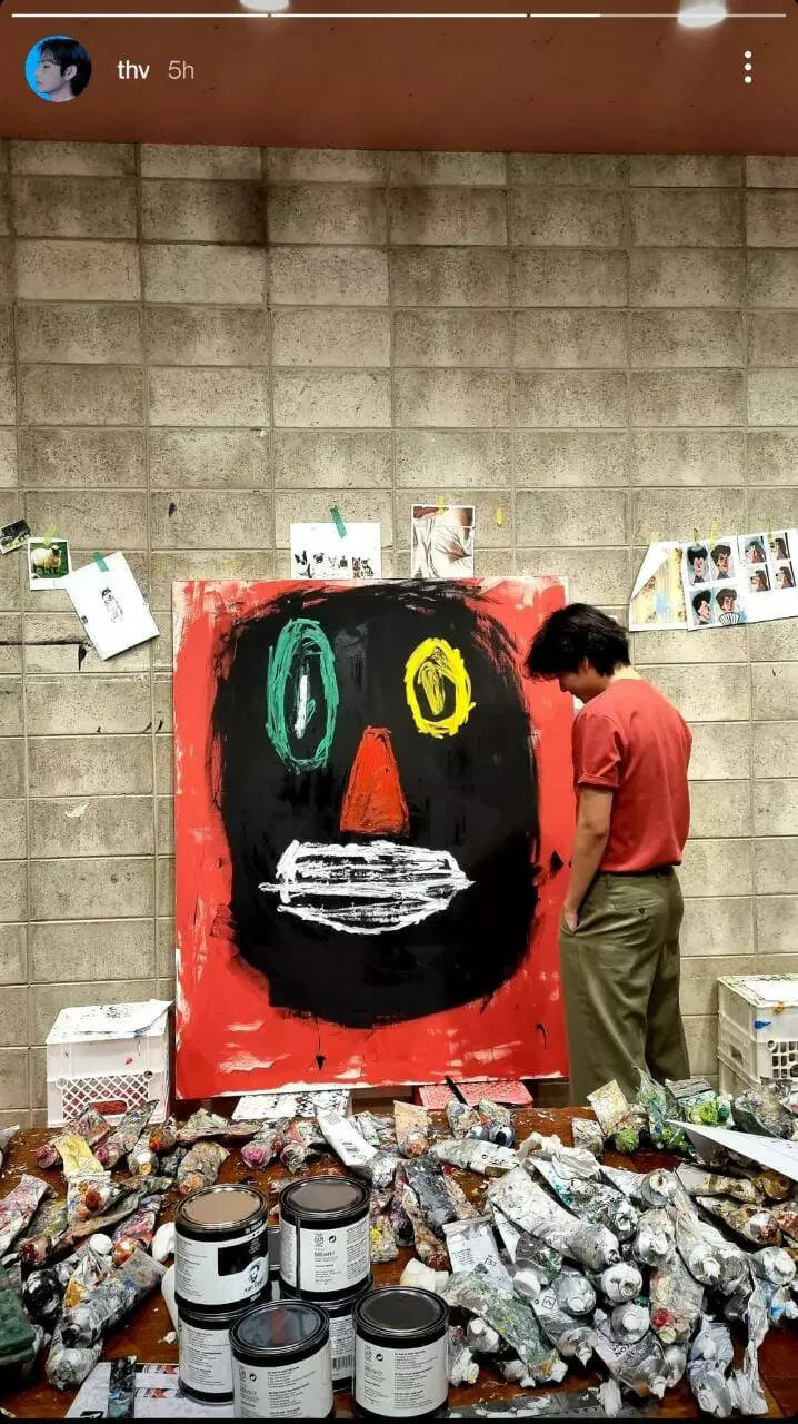 BTS' V lets his inner Vante out! Spreads holiday cheer through a little ...