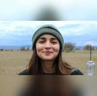 Alia Bhatt's new Insta DP from vacay garners love from fans; did beau ...