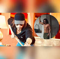 Shirtless Shah Rukh Khan flaunts toned abs in new viral pic of Pathaan ...