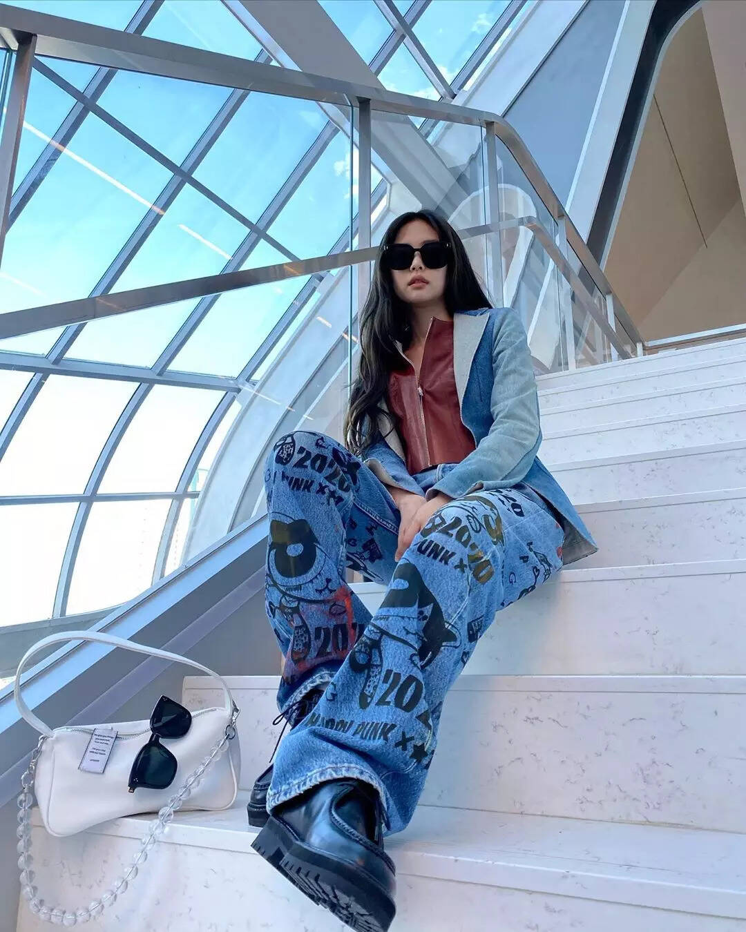 Blackpink's Jennie looks splendid in her off-duty casual wear; here's ...