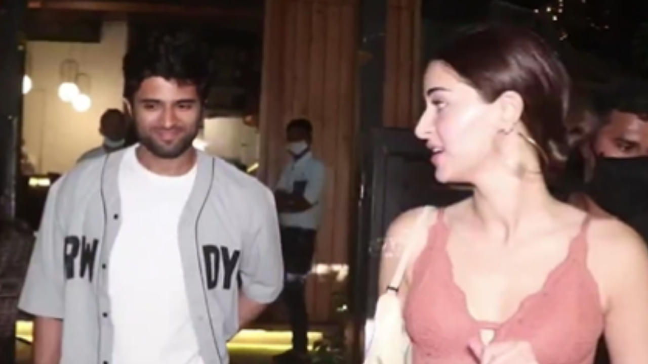 Liger stars Vijay Devarakonda and Ananya Panday share a hug as they ...