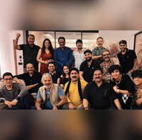 Reunion Of The Year! Aamir Khan, Gracy Singh, others come together to ...