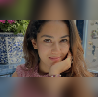 Rise and shine! Mira Rajput is all smiles as she soaks in warm London ...