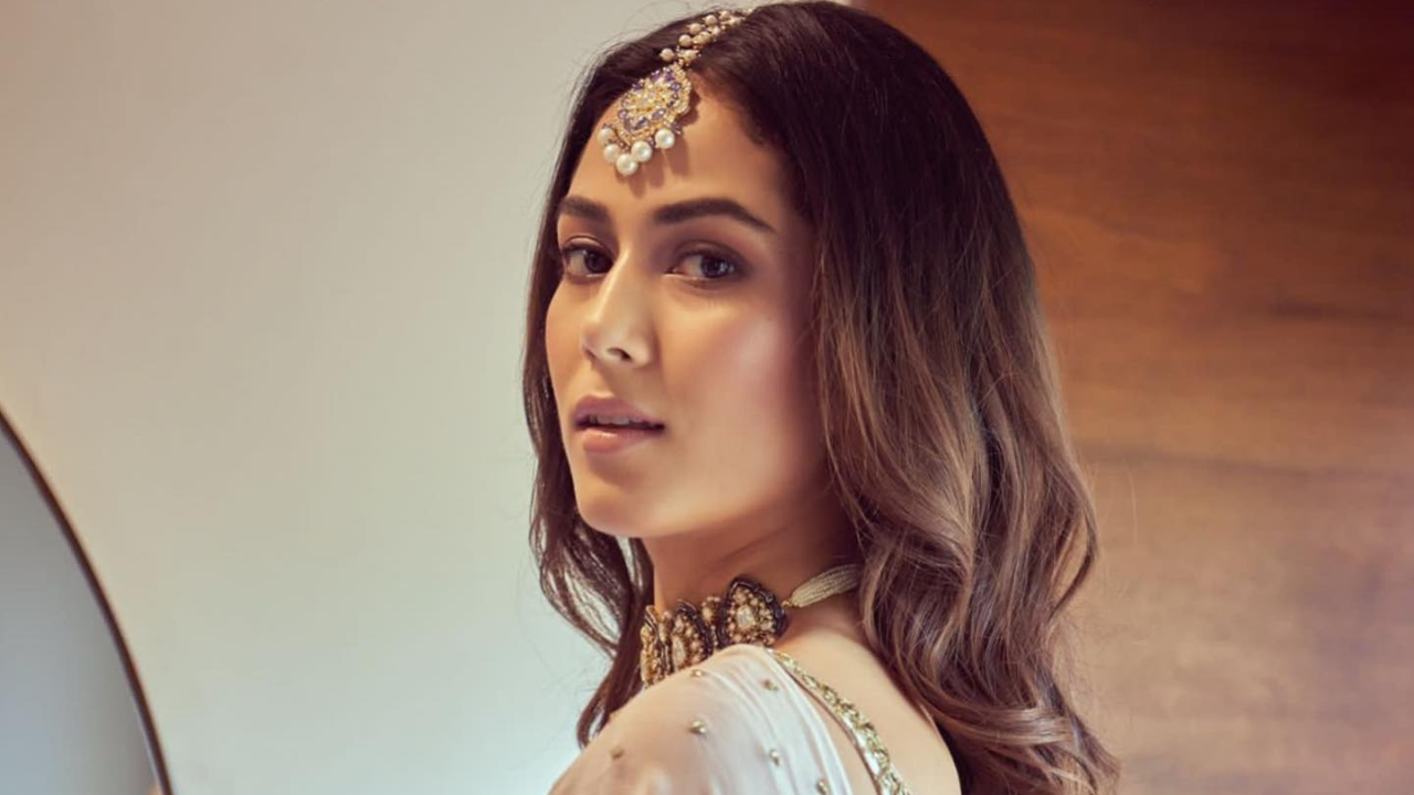 Shahid Kapoor's wifey Mira Rajput looks chic in ivory chanderi jumpsuit ...