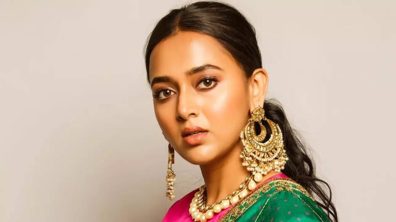 Tejasswi Prakash looks beautiful in the first glimpse of her first Marathi film Man Kasturi Re ...