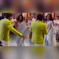 Ananya and Chunky Pandey dance together at Alana Pandey's wedding ...