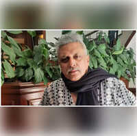 Kanjoos Makhhhichoos Actor Piyush Mishra On OTT, बॉलीवुड न्यूज News | Zoom TV