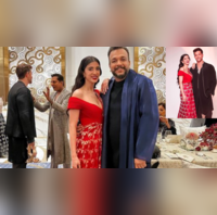 Hrithik Roshan Holds Girlfriend Saba Azad's Heels While She Poses In ...