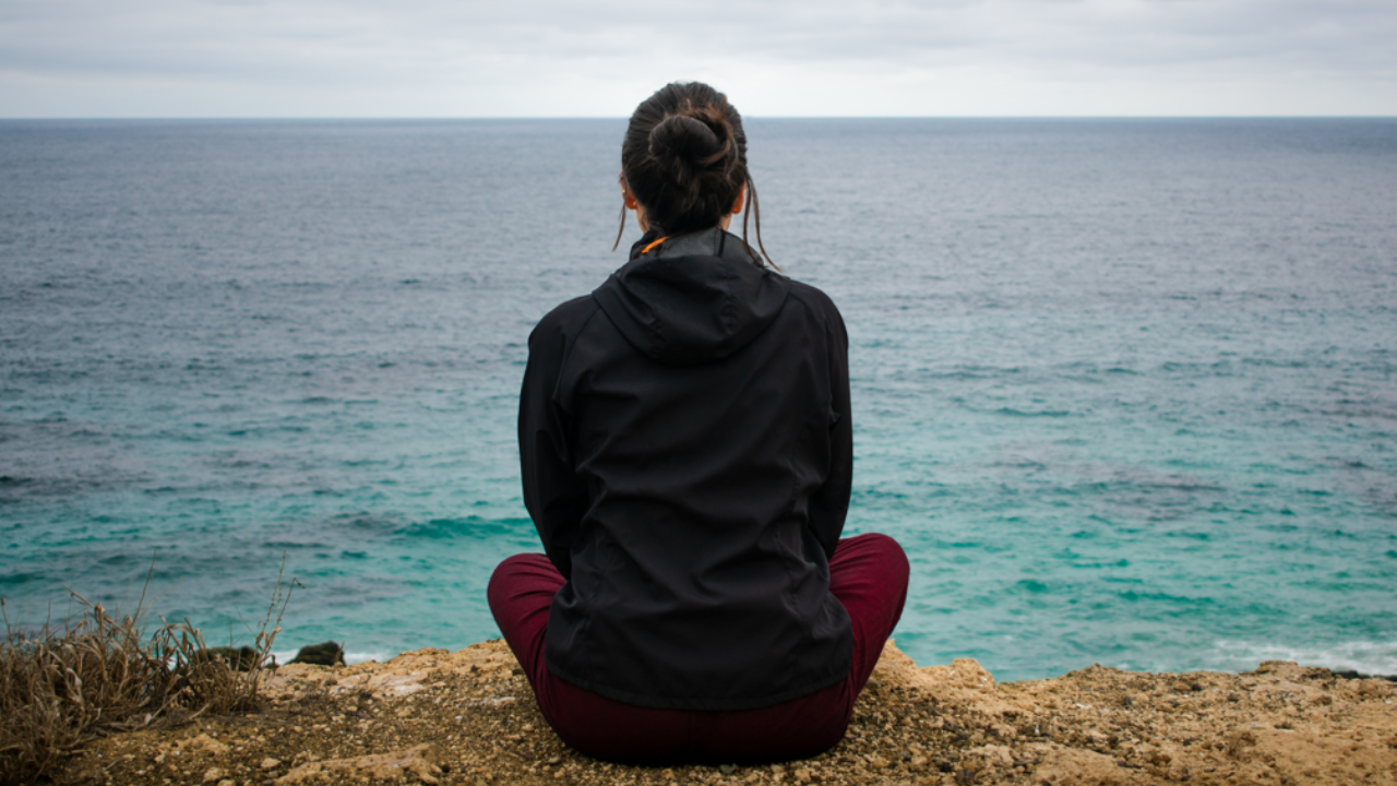 3 Powerful Benefits Of Sitting In Silence For 10 Minutes, Lifestyle ...