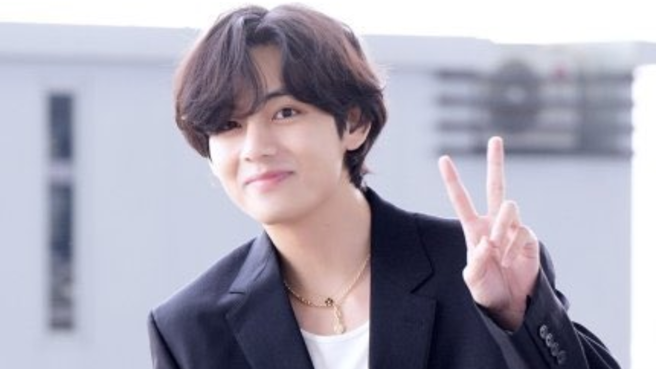 BTS' V Turns Airport Into Glam Red Carpet As Singer Arrives In Semi ...