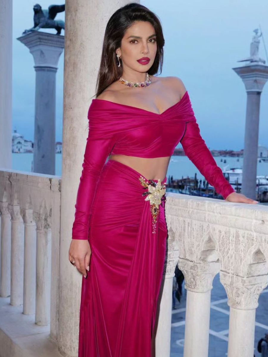 Priyanka Flaunts Toned Midriff In Co-Ords. Fashion Gworlies, Don't Miss ...