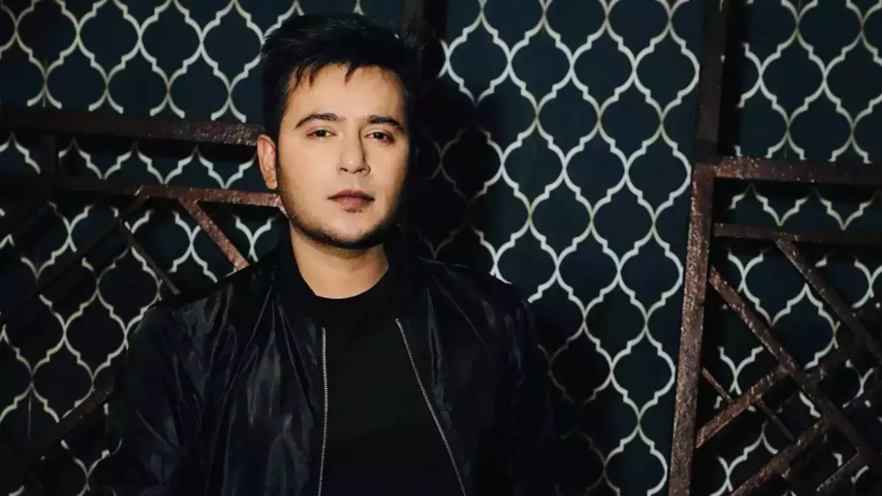 Aditya Singh Rajput Funeral: Rajiv Adatia, Harsh Rajput And Others ...