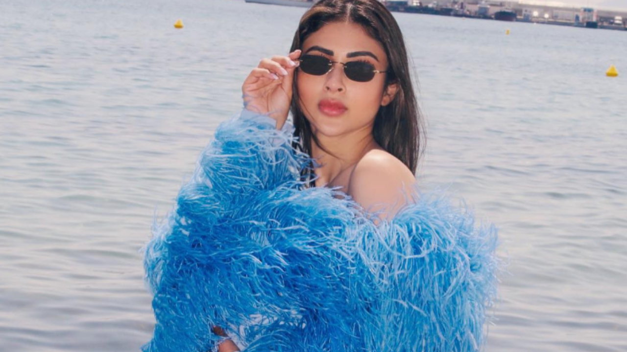 Cannes 2023: Mouni Roy Steps Out In Blue Mini Feather Dress And We Are ...