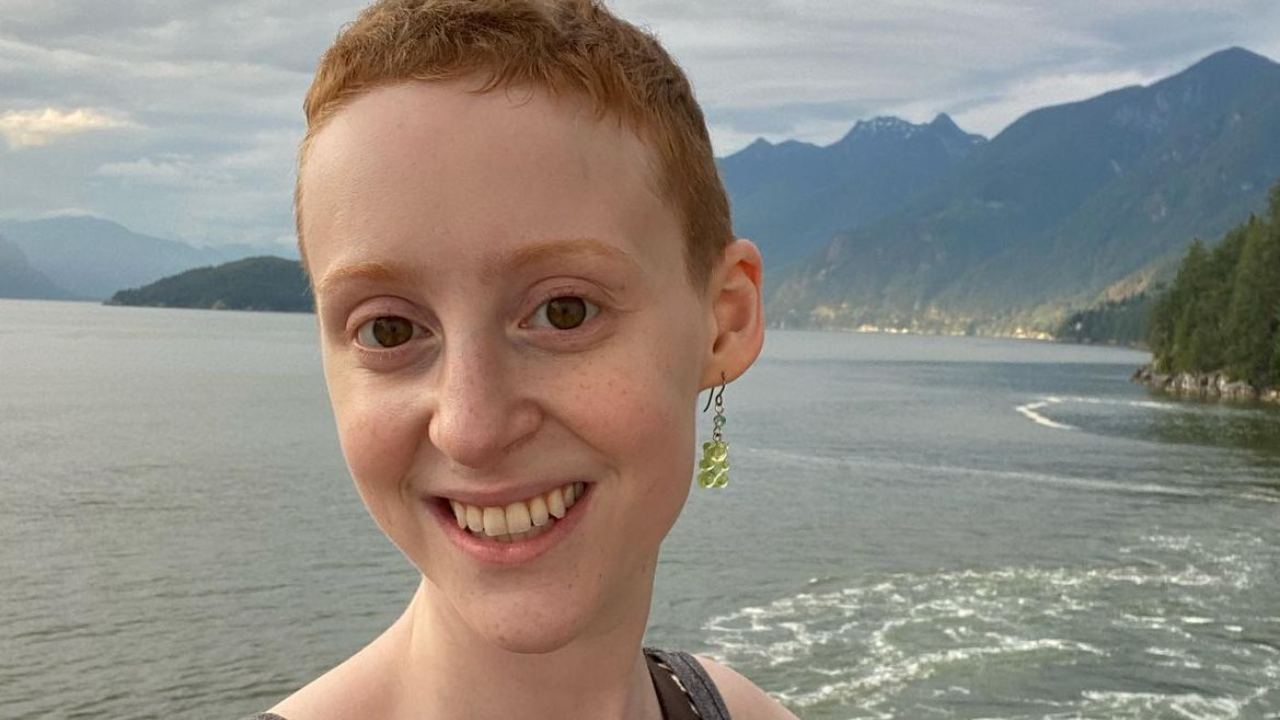 Samantha Weinstein Of Carrie Fame Dies At 28, Hollywood News | Zoom TV