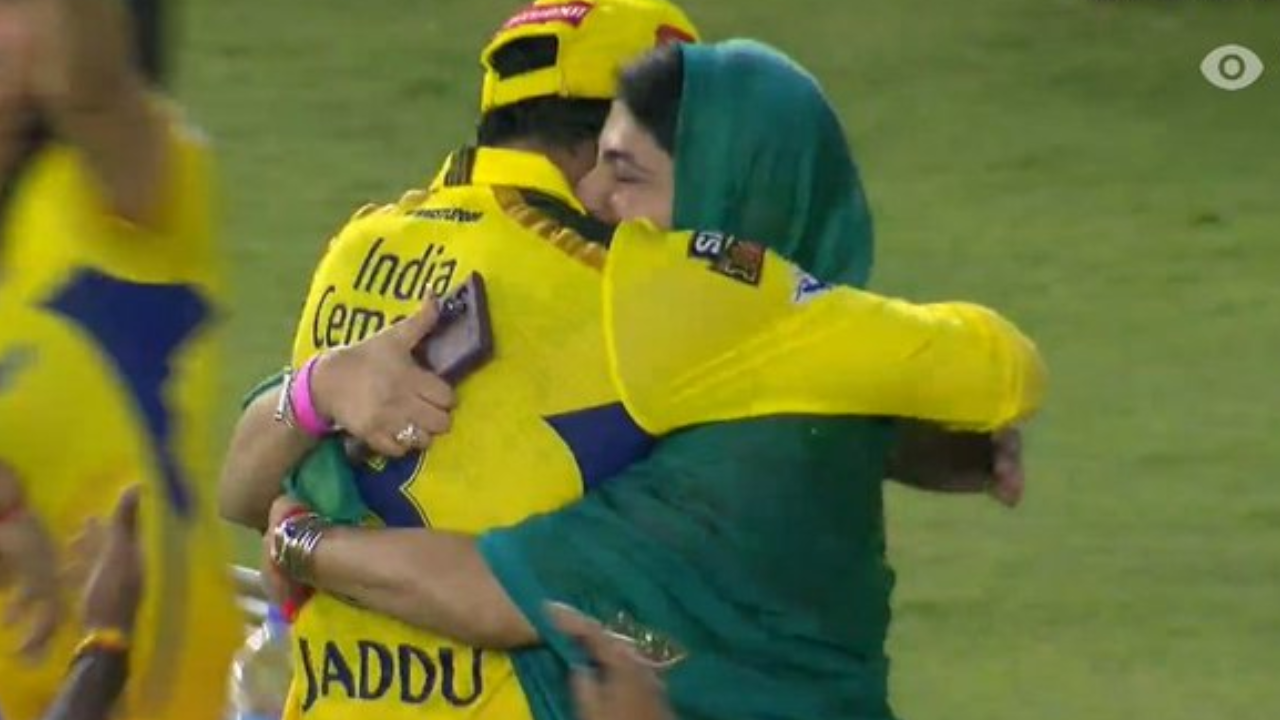 'IPL Ek Prem Katha': Ravindra Jadeja Hugging Wife Rivaba After CSK Win Is Straight Out Of A ...