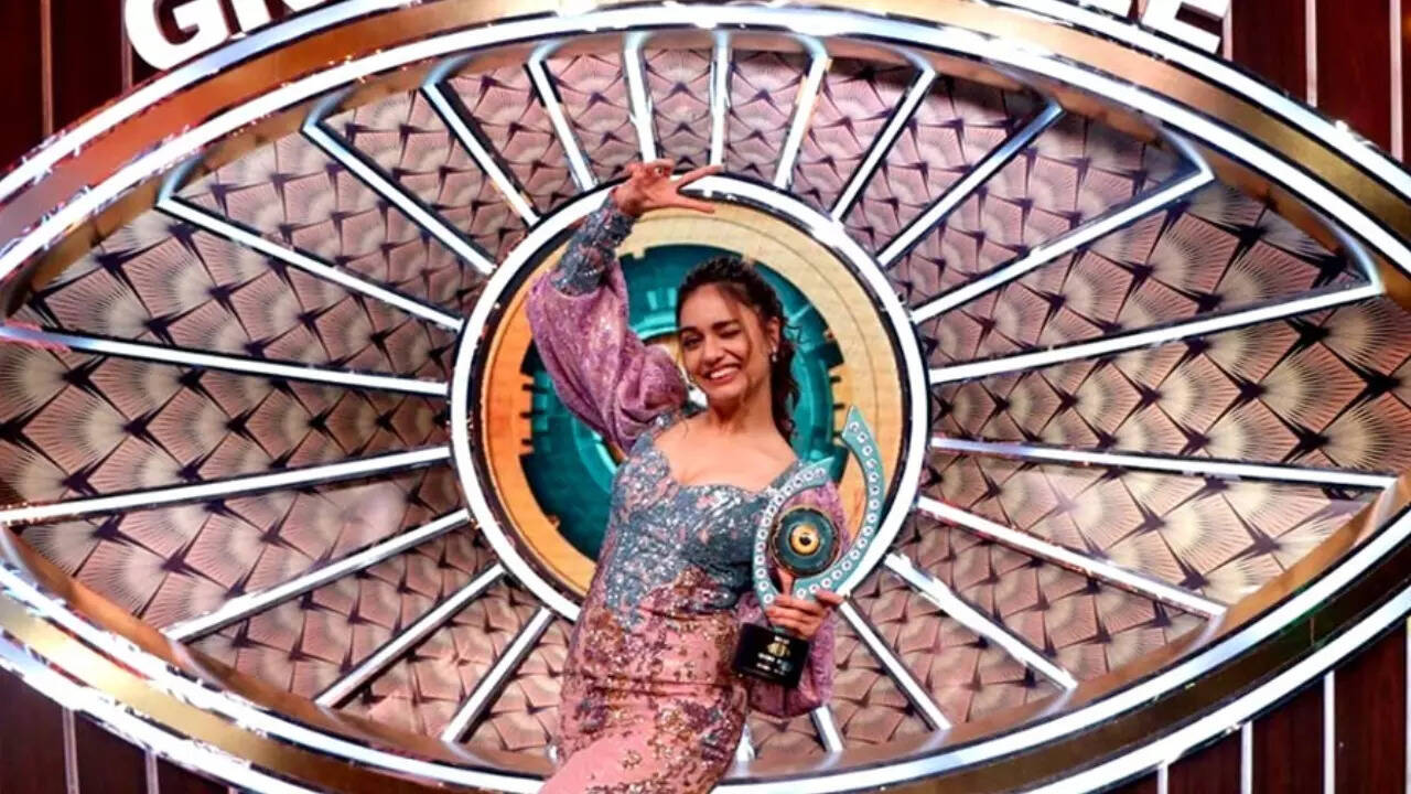 Bigg Boss Ott Trophy Cash Prizes And More Won By Season 1 Winner