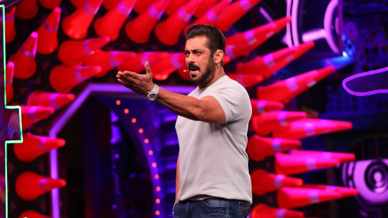 Bigg Boss Ott 2 Furious Salman Khan Slams Jad Hadid For Showing Btt To Bebika Dhurve Storms
