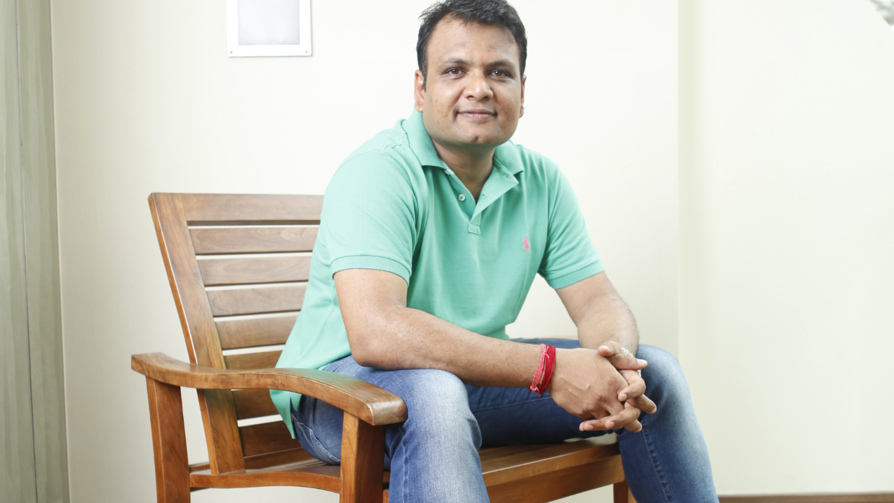 Viral Delhi Metro girl Rhythm Chanana's sizzling dance to Raat Ka Nasha ...