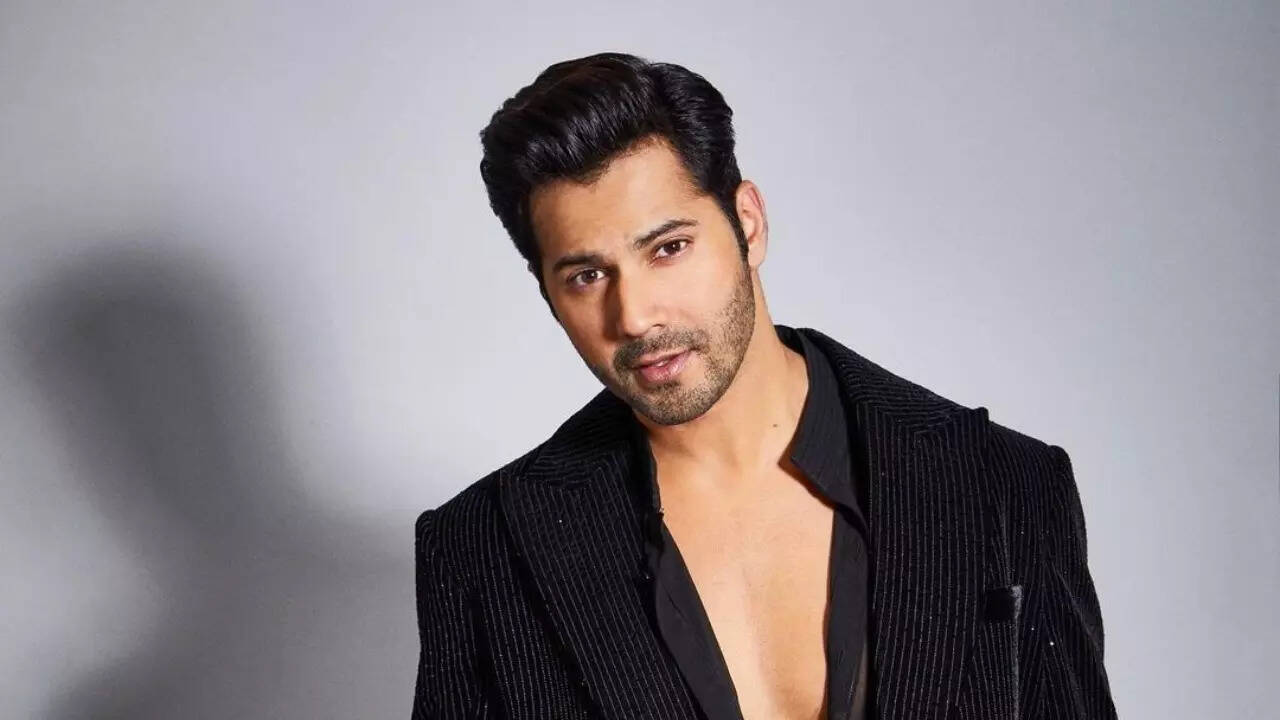 Varun Dhawan's Hindi Remake Of Thalapathy Vijay's Theri To Release On ...