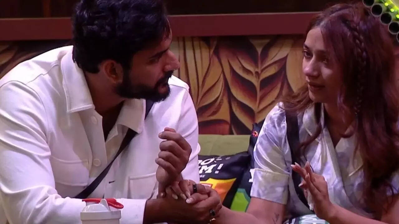 Jiya Shankar: Bigg Boss OTT 2: Abhishek Malhan Comforts Jiya Shankar ...