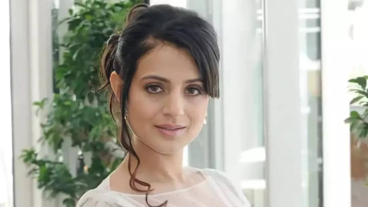 Gadar 2 Actress Ameesha Patel Pleads Not Guilty In Rs 3 Crore Cheque Bounce Case, Appears Before ...