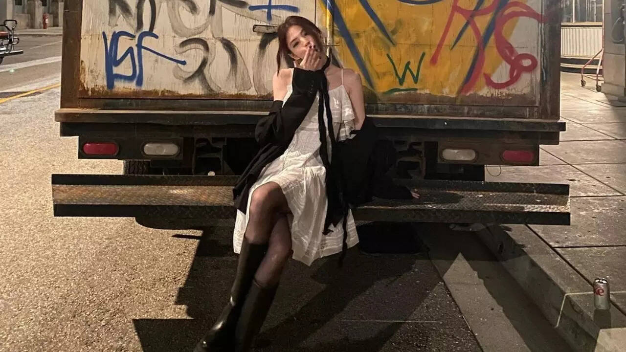 Jungkooks Seven Han So Hee Poses On The Streets In Behind The Scenes Photos Bts Army Reacts