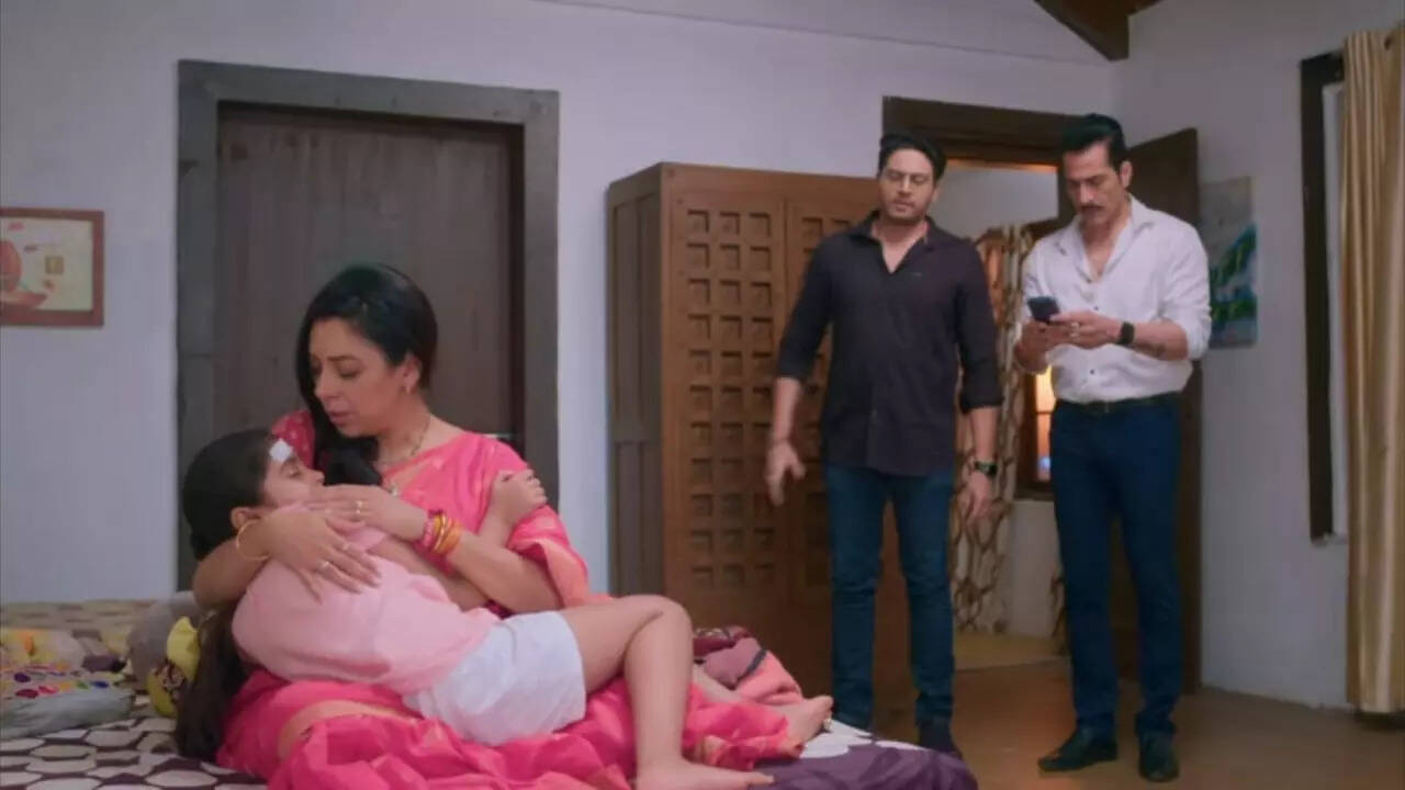 Anupamaa Mega Spoiler! Anupama Returns To Choti Anu, Meets Her At Mumbai Aashram, Telly Talk ...