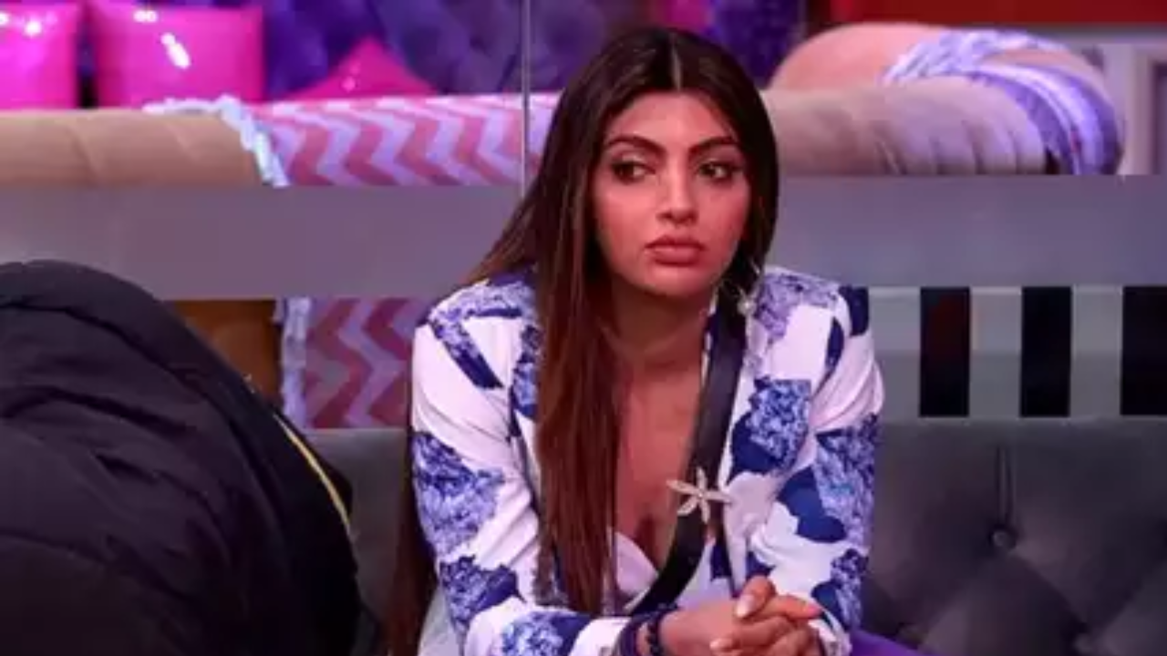 Akanksha Puri: Bigg Boss OTT 2: Akanksha Puri Is Missing Abhishek Malhan And Wants To Give Him A ...