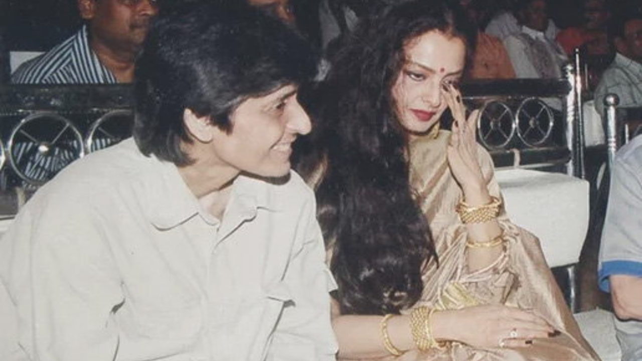 Rekha Is In A Live-In Relationship With Secretary Farzana? Actresses' Biography CLAIMS So ...