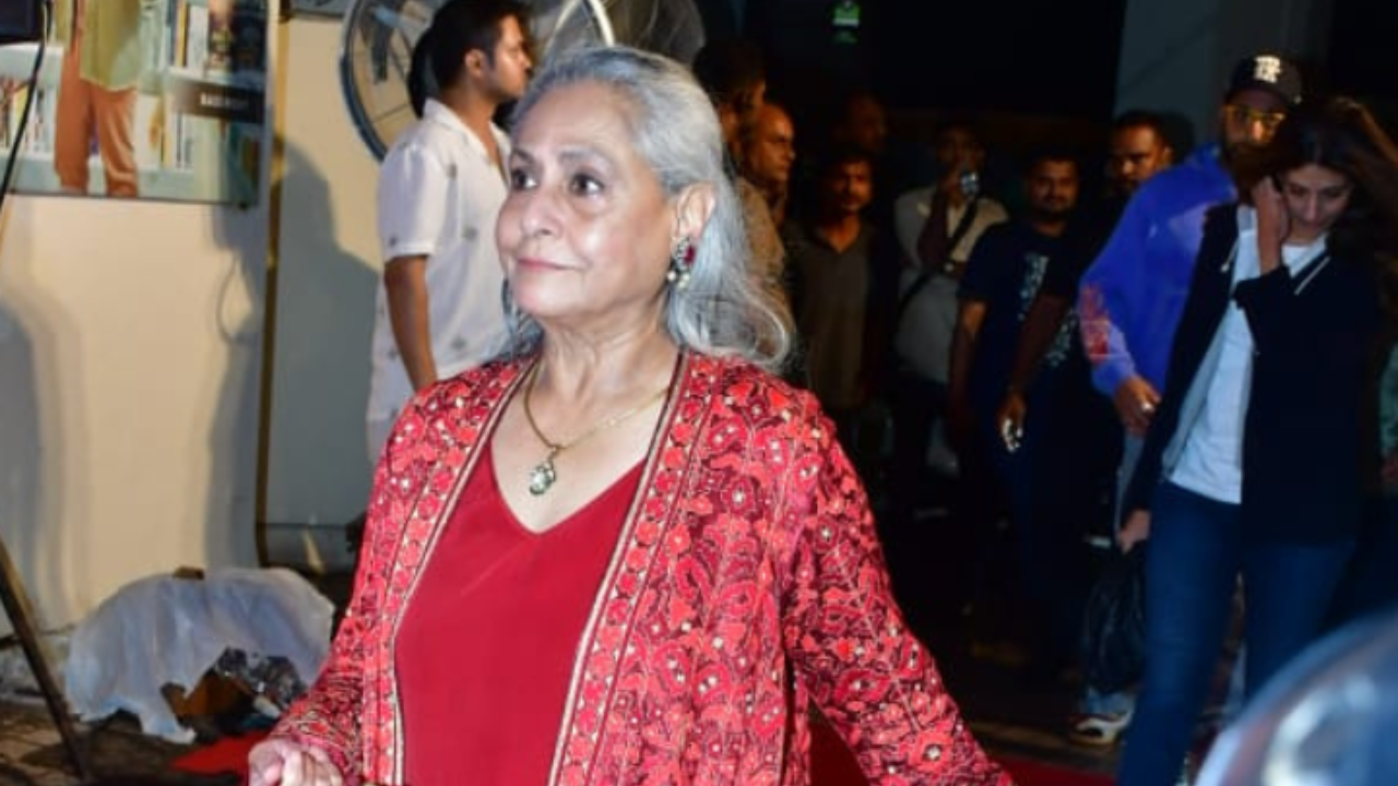 annoyed jaya bachchan scolds 'i am not deaf' as paps keep screaming her ...