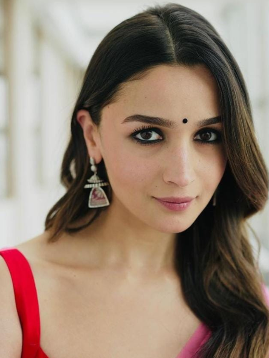 Alia Bhatt's Top 8 Bindi Looks Giving Major Bong Vibe