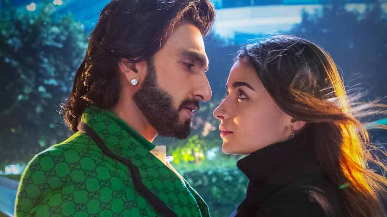 Rocky Aur Rani Ki Prem Kahani Box Office Collection Day 10:रॉकी और रानी ...