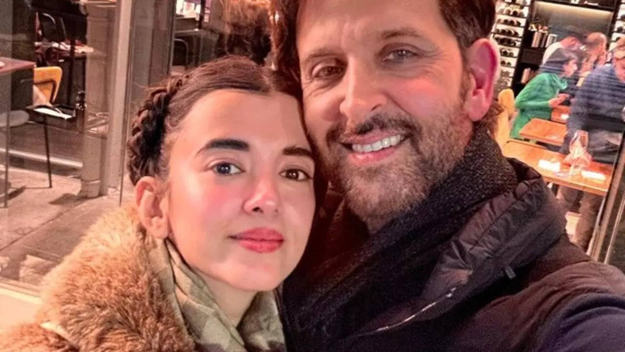 Saba: Saba Azad Shares Loved Up Photo With Hrithik Roshan, Internet Can ...