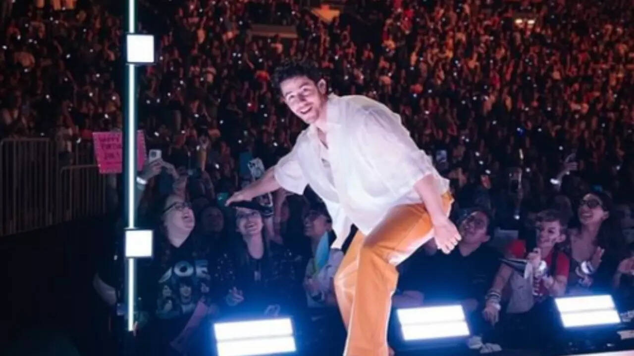 Nick Jonas FLINCHES At Fan For Throwing Wristband At Singer While ...