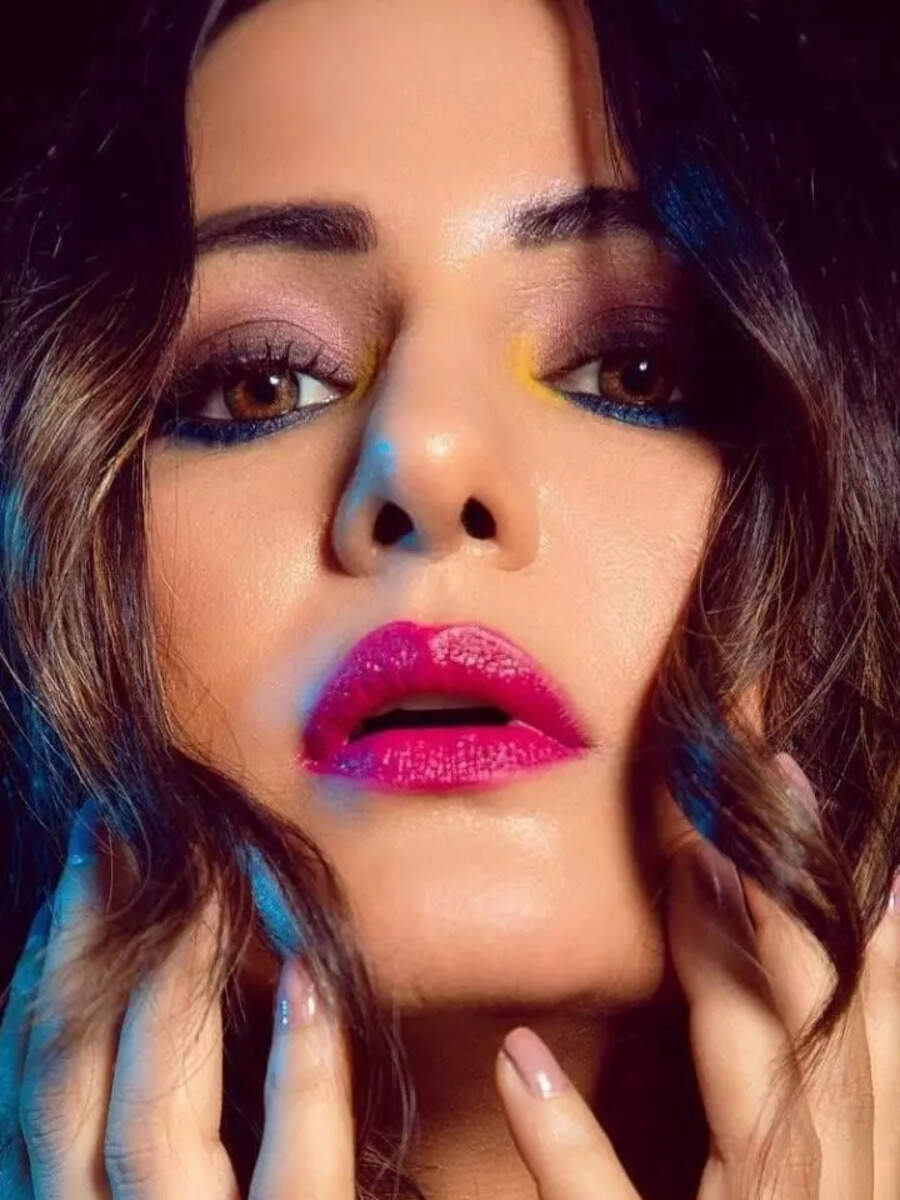 Hina Khan's 9 Empowering Quotes To Crush Insecurities, Boost Confidence