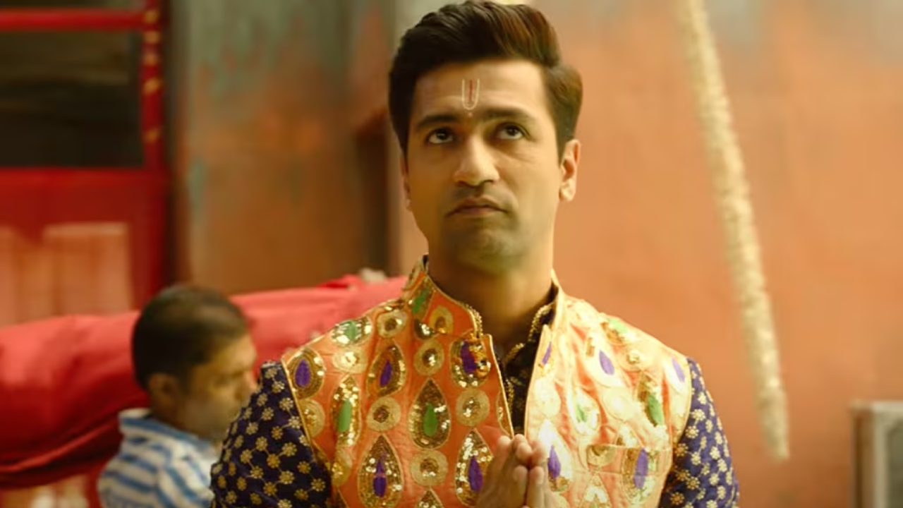 The Great Indian Family Review: Vicky Kaushal, Manushi Chhillar Film Is ...