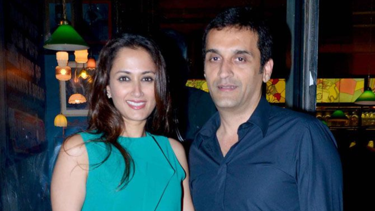 Gayatri Joshi, Husband Vikas Oberoi Return To Mumbai After Horrific ...