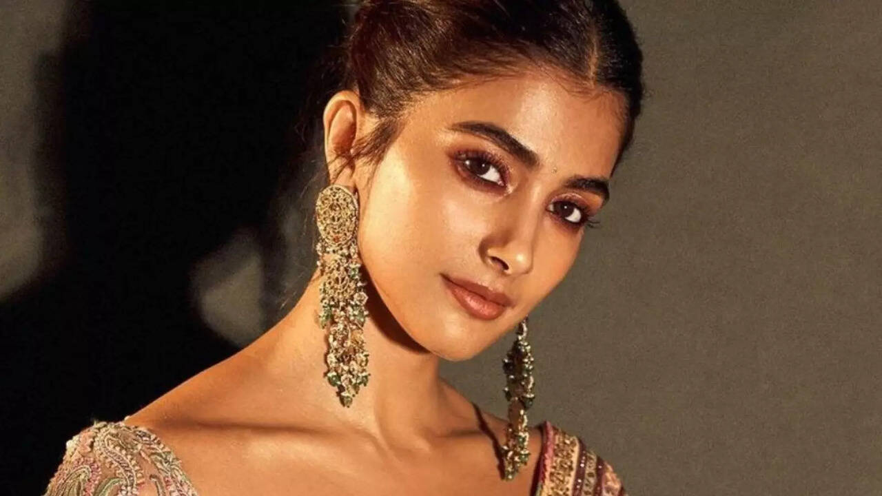 Pooja Hegde's Team Denies Reports Of Death Threats Post Argument In ... Pooja Hegde's Team Denies Reports Of Death Threats Post Argument In ...