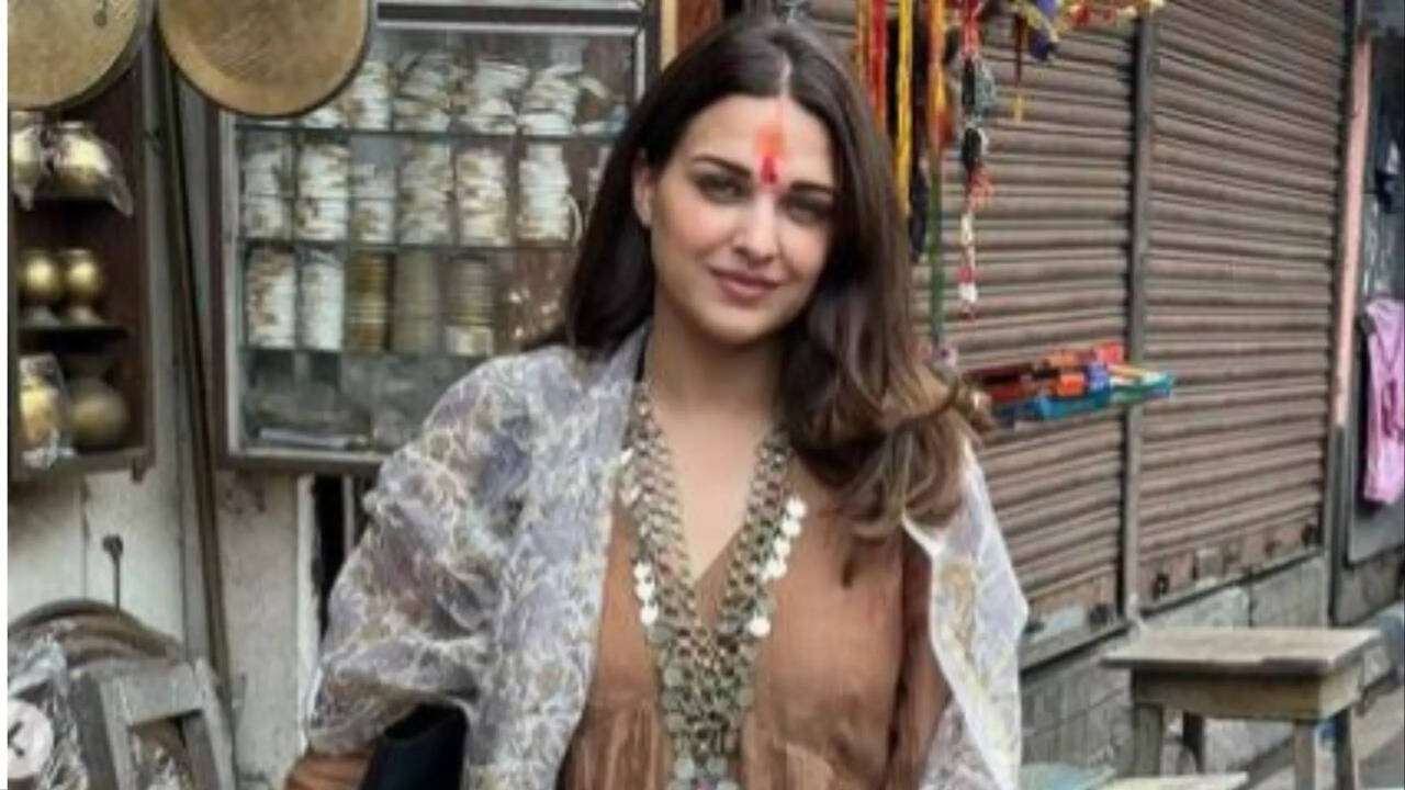 Himanshi Khurana Takes Chaar Dham Yatra After Break Up With Asim Riaz ...