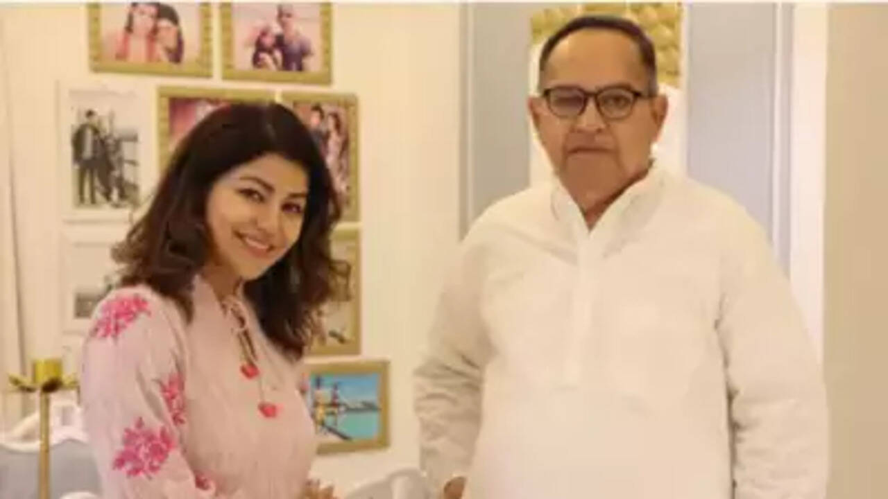 Debina Bonnerjee's Dad Hospitalised Due To Pneumonia, She Says 'Papa ...