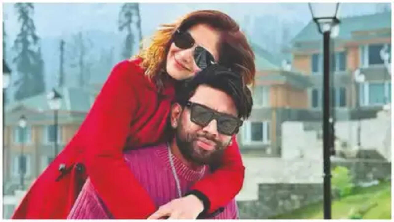 Arti Singh की शादी की डेट आई सामने, इस दिन बनेंगी दीपक चौहान की दुल्हनिया, टेली टॉक News | Zoom TV