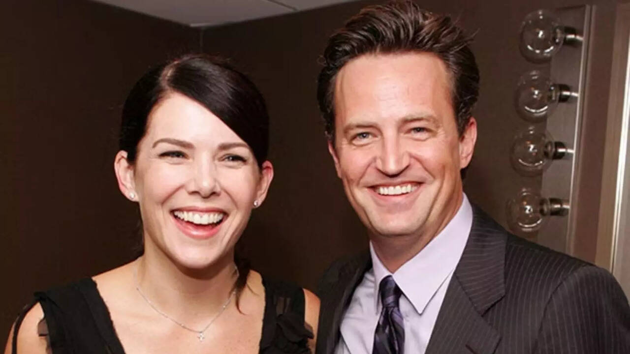 Matthew Perry Sent THIS As His Last Gift To Lauren Graham, Hollywood ...
