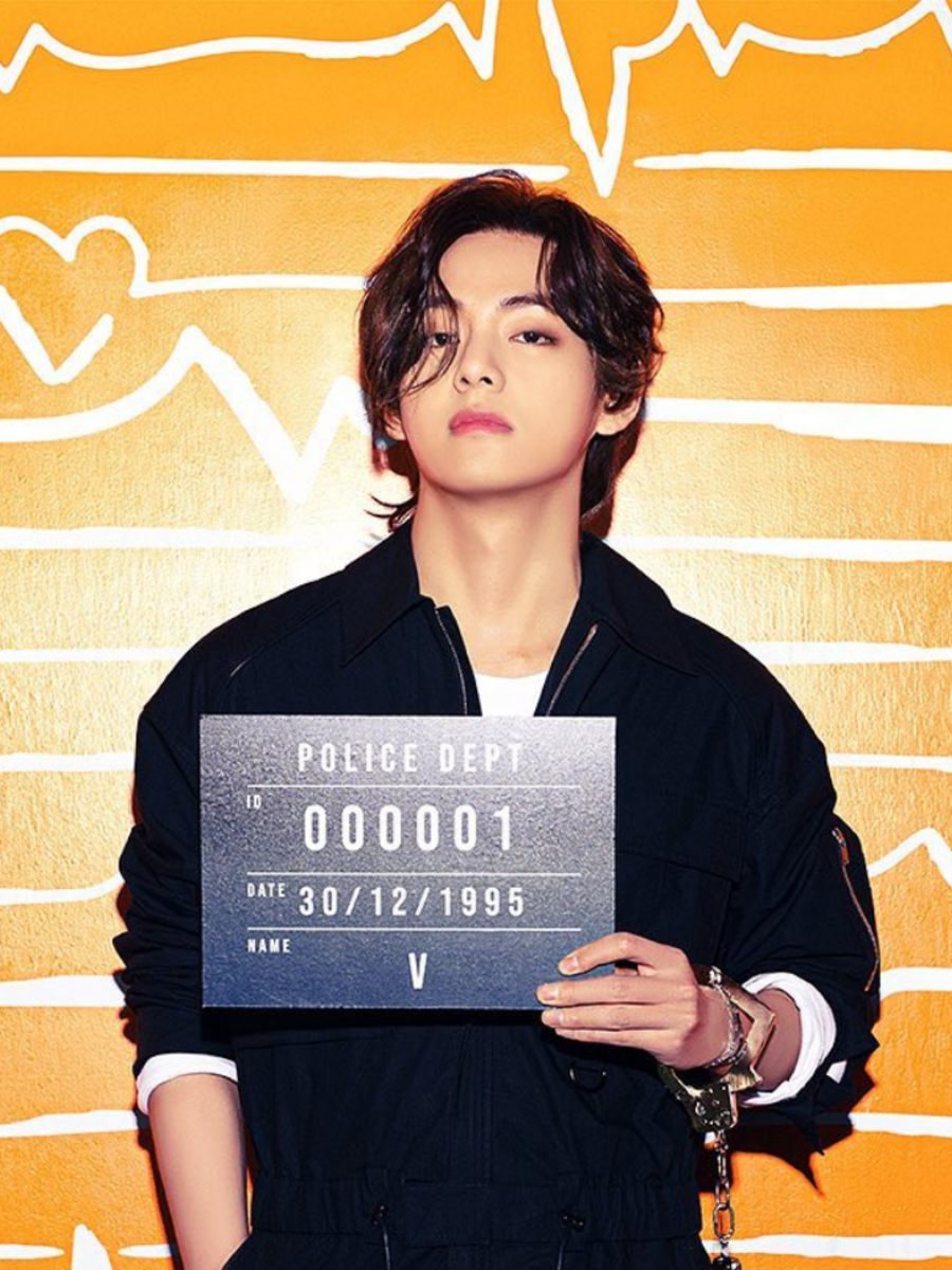 BTS member V wears the coolest jewellery