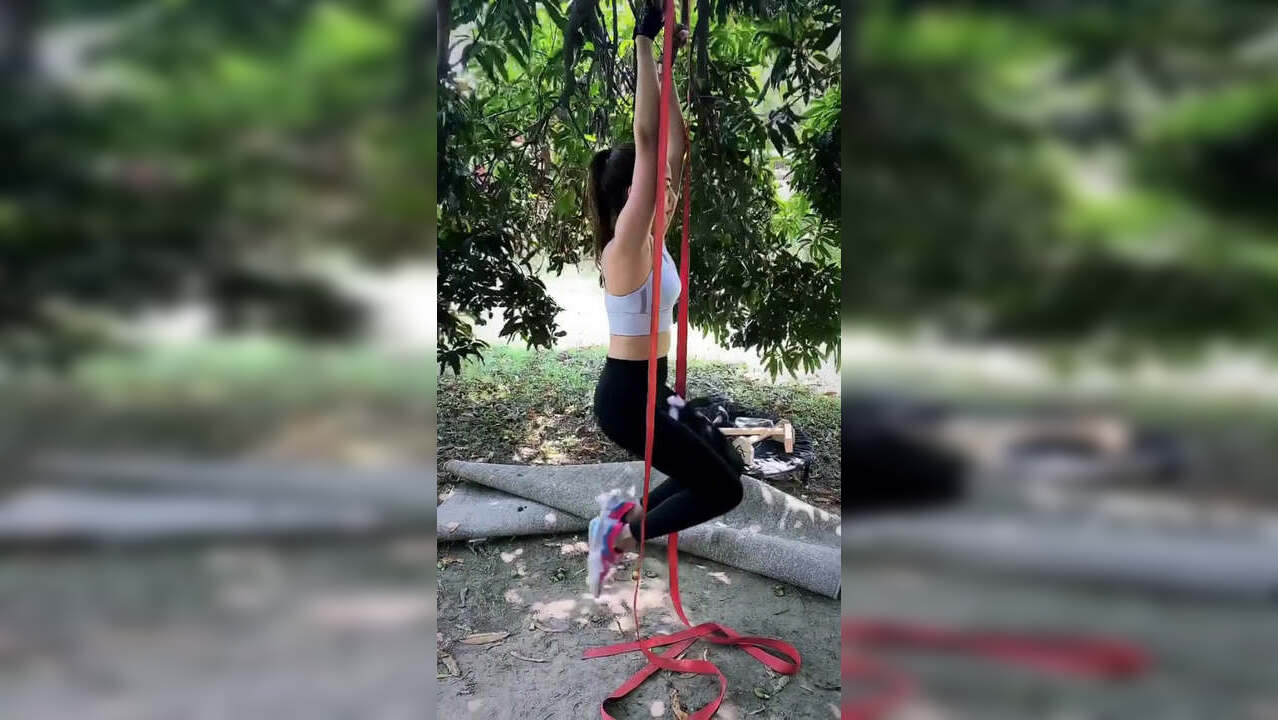 Just Hanging, Mira Rajput yoga poses to cut belly fat News | Zoom TV